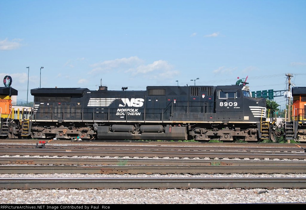 NS 8909